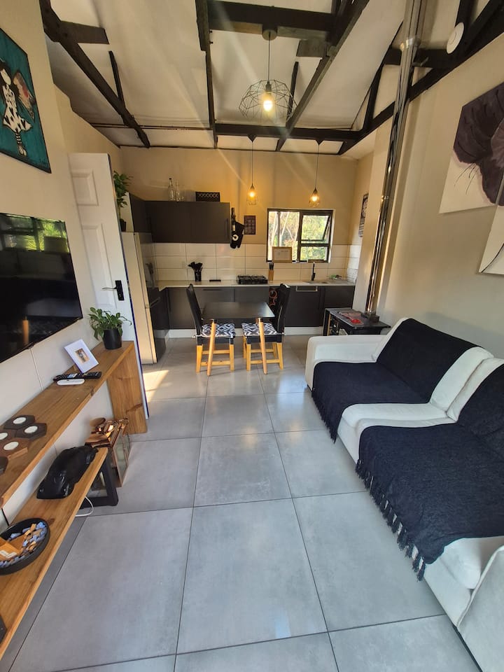 1 Bedroom Apartment On 1st Floor - Pretoria (South Africa)