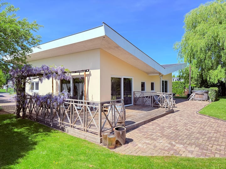 Spacious 6 Pax. Comfort Villa With Hottub - Zeewolde