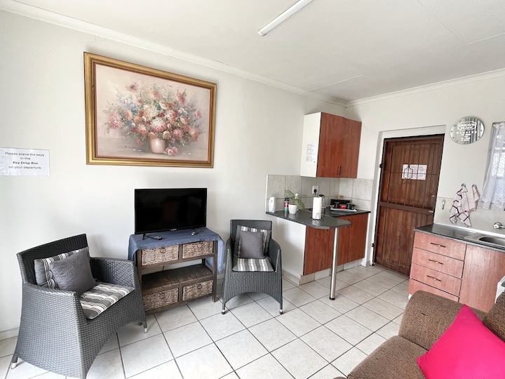 Secure Comfortable Accommodation Red - Alberton