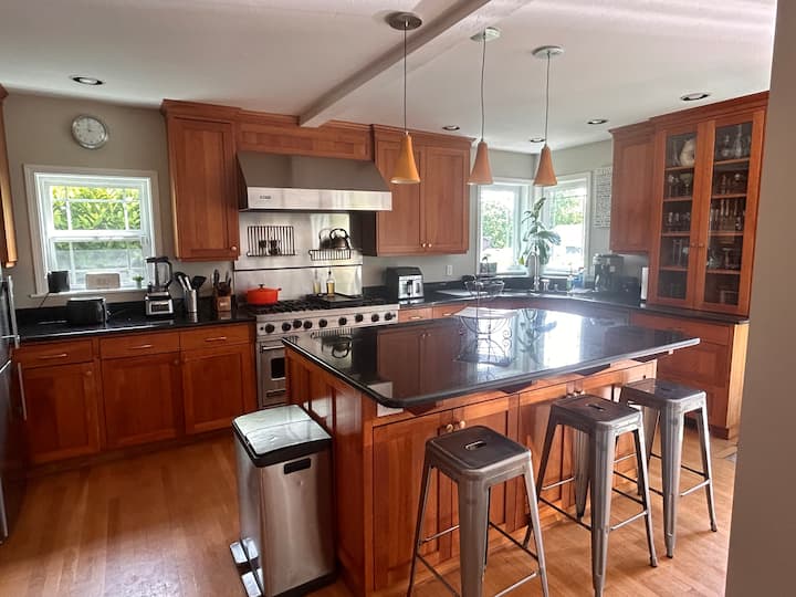 North End Retreat In The Heart Of Proctor - Tacoma, WA