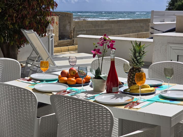 Sandy Coast Beachside Villa - 3br Retreat Sleeps 7 - Zypern