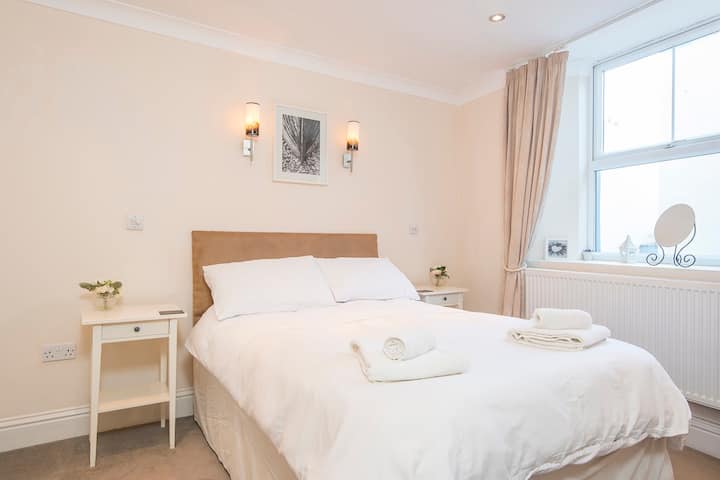 Tenby 5* Apt For 2 Nr Beach Lantern Suite W/garden - テンビー