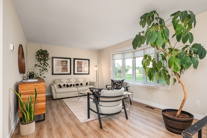 Newly Renovated Country Home. - Kingston