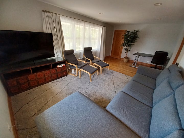 Second Floor: Cozy, Open, Central, Historic - Naperville