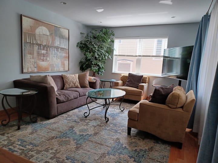 First Floor: Cozy, Open, Central, Historic - Naperville, IL