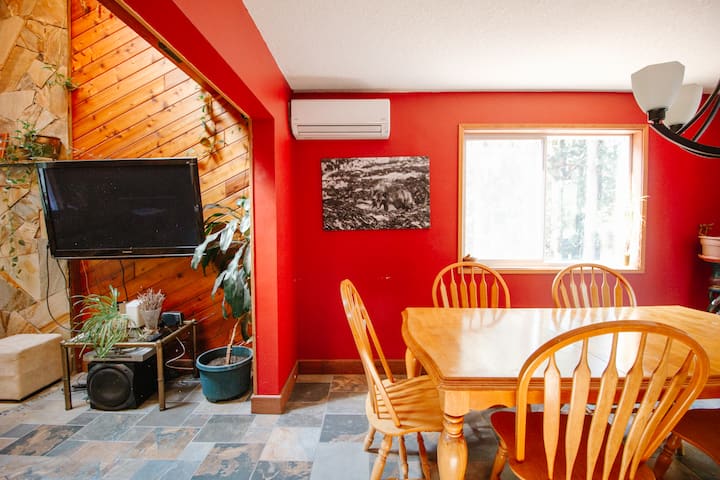 Sproat Lake Rustic Retreat - 밴쿠버 섬