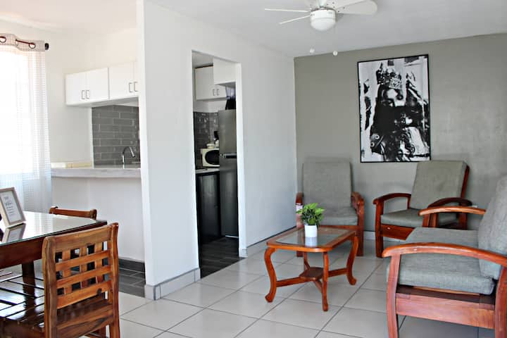 Homeliz, La Pyramide Apartment, Apto. #3 - Managua