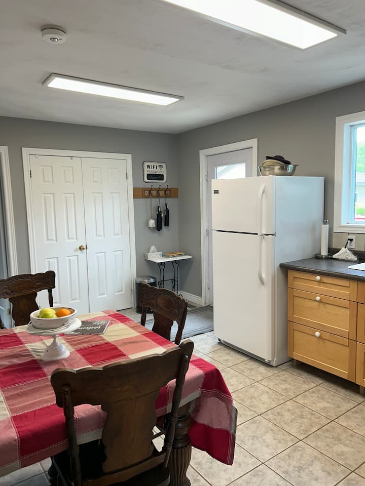 Country Home With Guest House - Meadow Suite - Fergus