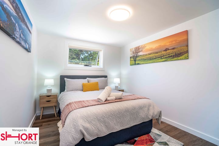 Compact Cube -  1 Bed Apartment On Summer Near Cbd - Orange