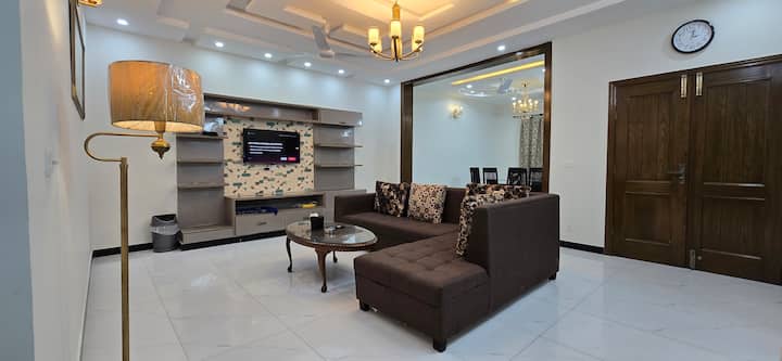 Family 3bhk U Parking Netflix Wi-fi Uhdtv Kitchen - Islamabad