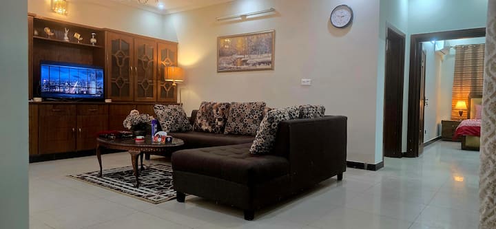 Family 3bhk U Parking Netflix Wi-fi Uhdtv Kitchen - Islamabad
