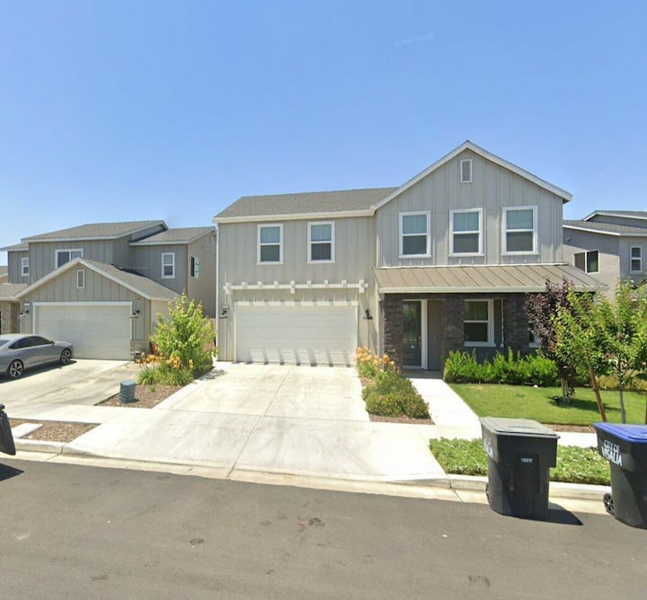Charming Sequoia Vista - Visalia, CA