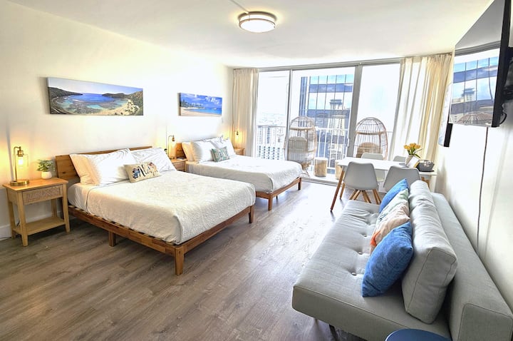 Fully Remodeled! Ocean View! Free Parking! - Honolulu, HI