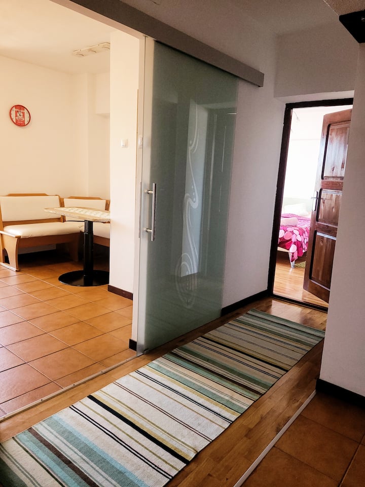 Large Central Apartment With Balcony - Cristian