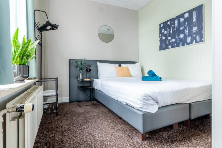 Hotel Entree Brugge 2 Big Beds 1 Bath - Bruges