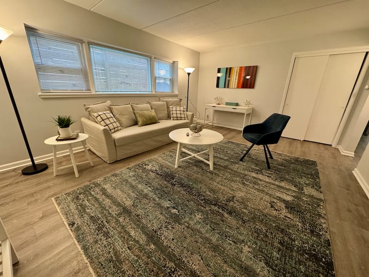 Guest Nest La Grange In-town 1br, Pets, Lg18_1 - Oak Brook, IL