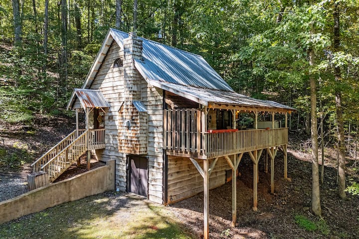 Peaceful Creekside Cabin W/hot Tub - Dahlonega, GA