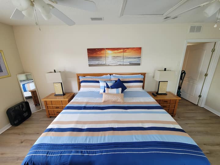 Downtown Melbourne Getaway - Mins To The Beach - Melbourne, FL