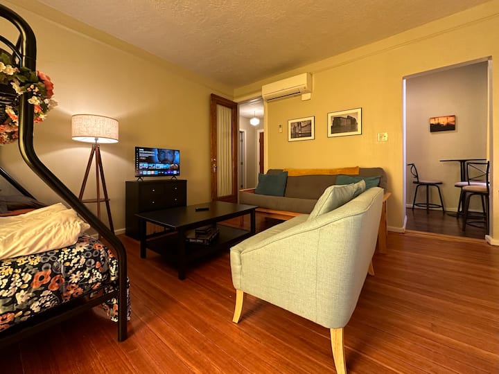 Casa Bella - Mountain And City Views - Sleeps 4 - Kern Place, TX