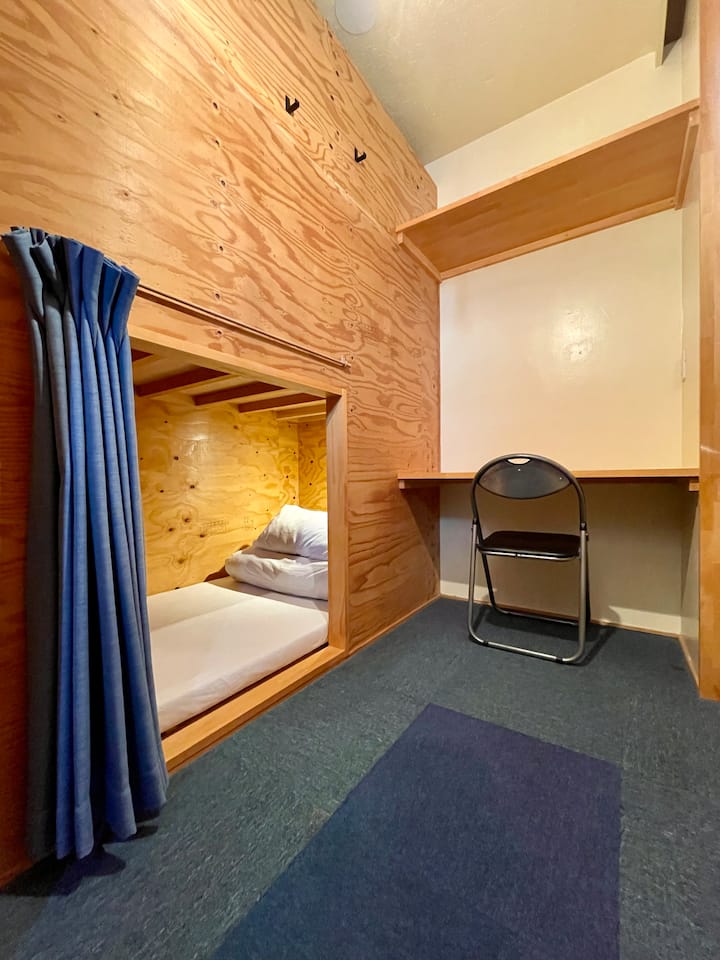 Nomad Hostel / Semi-private Dorm / Desk&chair #9 - Tokyo