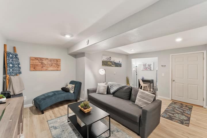 6/30 Now Available * 2bed *Backyard With Firepit - Colorado Springs, CO