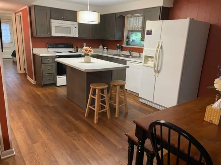 Cozy South Knoxville Getaway - Knoxville, TN