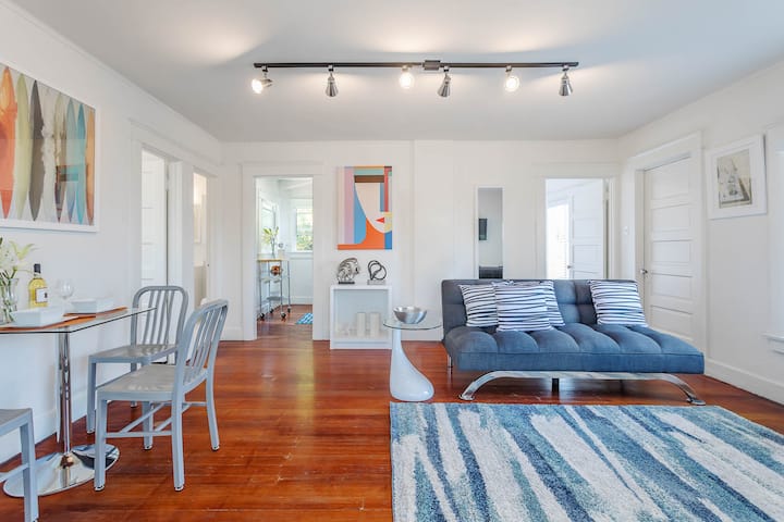 Chic Duo Suite - Burbank, CA