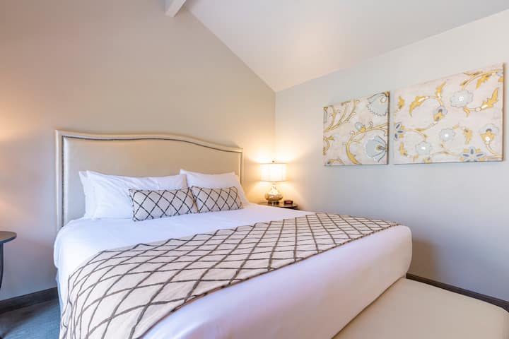 Scenic Two-bedroom Suite Near Redmond - Redmond, OR