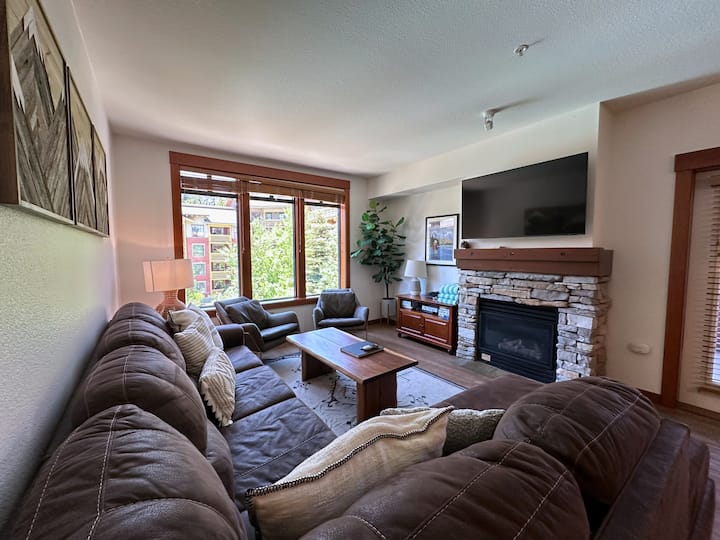 Updated, Village Corner Condo! Parking, Pool & Spa - Mammoth Lakes, CA