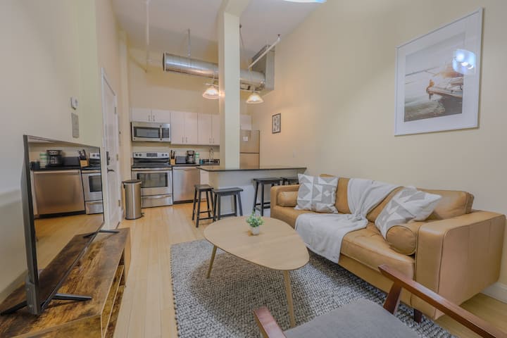 Almost There!  4bed 2bath Apartment In Downtown - Revere, MA