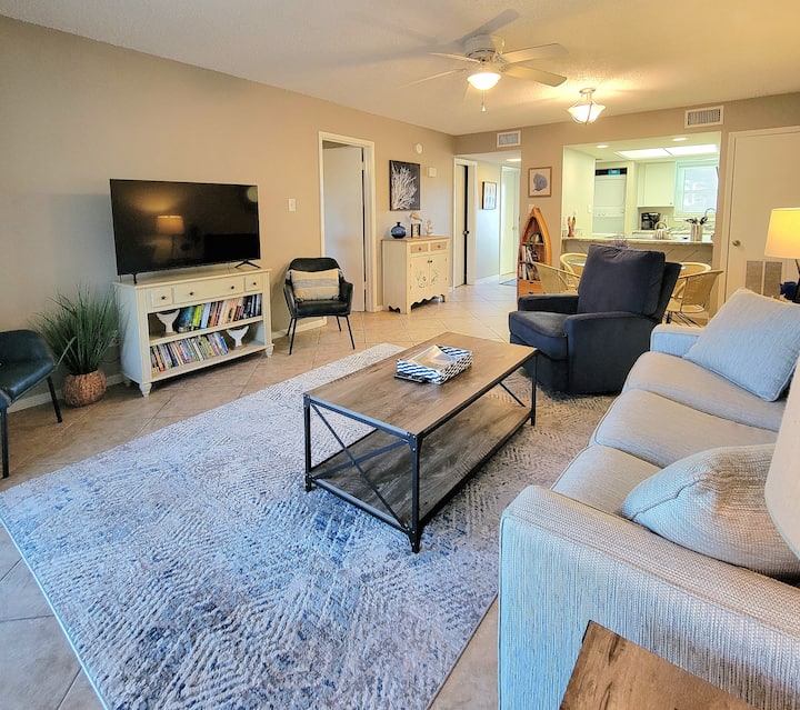 Orange Beach Getaway-5 Minute Walk To Beach - Orange Beach, AL