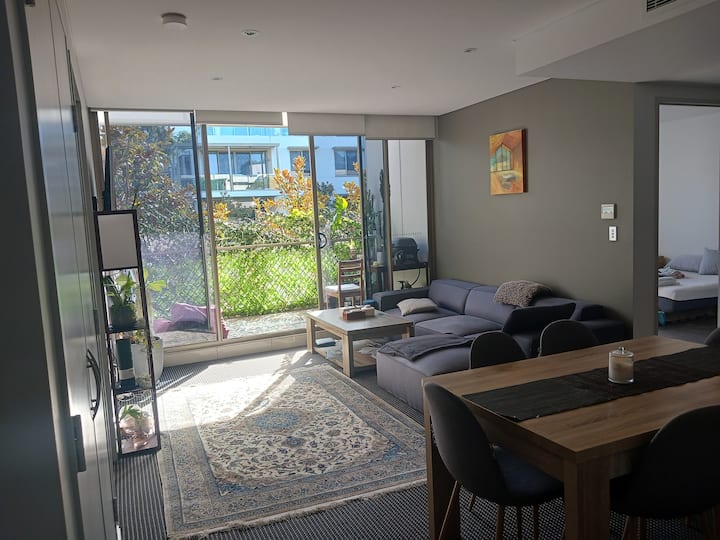 Serene & Leafy 1 Bed 2 Bath Apt 35 Min From Cbd - 혼즈비