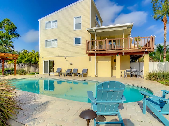 Fabulous Indian Rocks Beach Pool Home - Indian Rocks Beach, FL