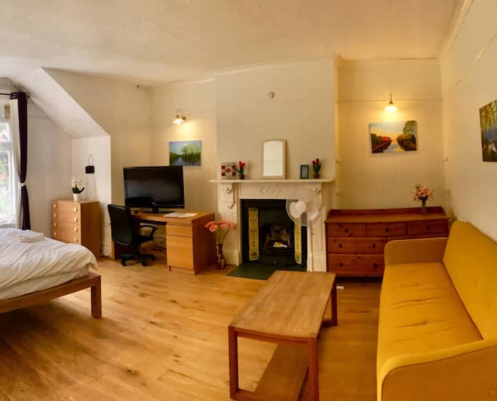 3 Bedroom Flat - Croydon