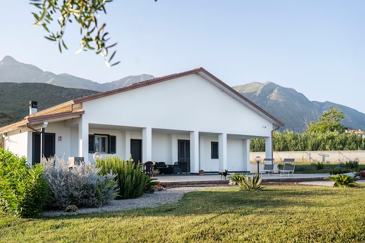 Formia, Marilù: Villa A 800 Metri Dalla Spiaggia - Formia