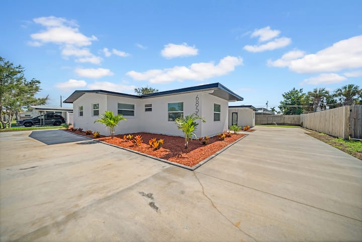 St Pete Dream/3 Bedroom/1 Bath - St. Pete Beach, FL