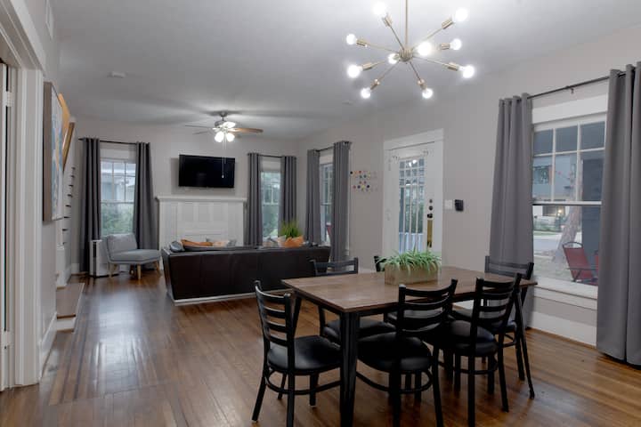 Your Old Montrose Mansion | Sleeps 10/5br/2ba/2pa - Houston, TX