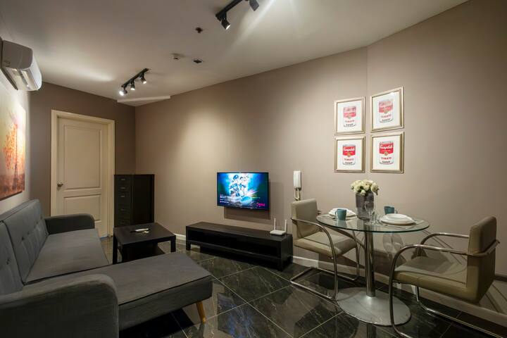 Gramercy At Poblacion And Nightlife Central! - Makati