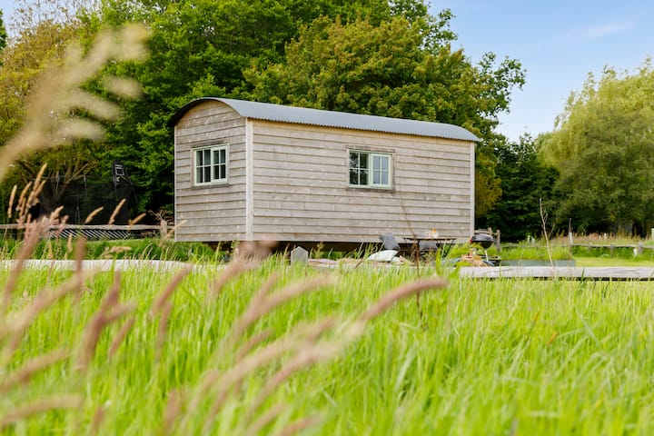 Shepherds' Hut Near Wittering Beaches - West Wittering