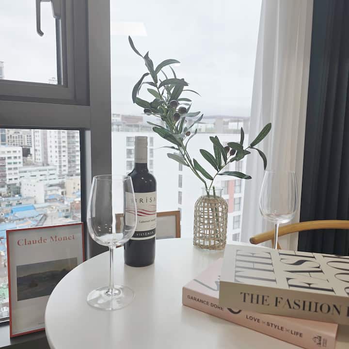 호텔침구,3명,고층,깨끗하고편안한숙소,명동10분,넷플릭스,wifi - Seoul