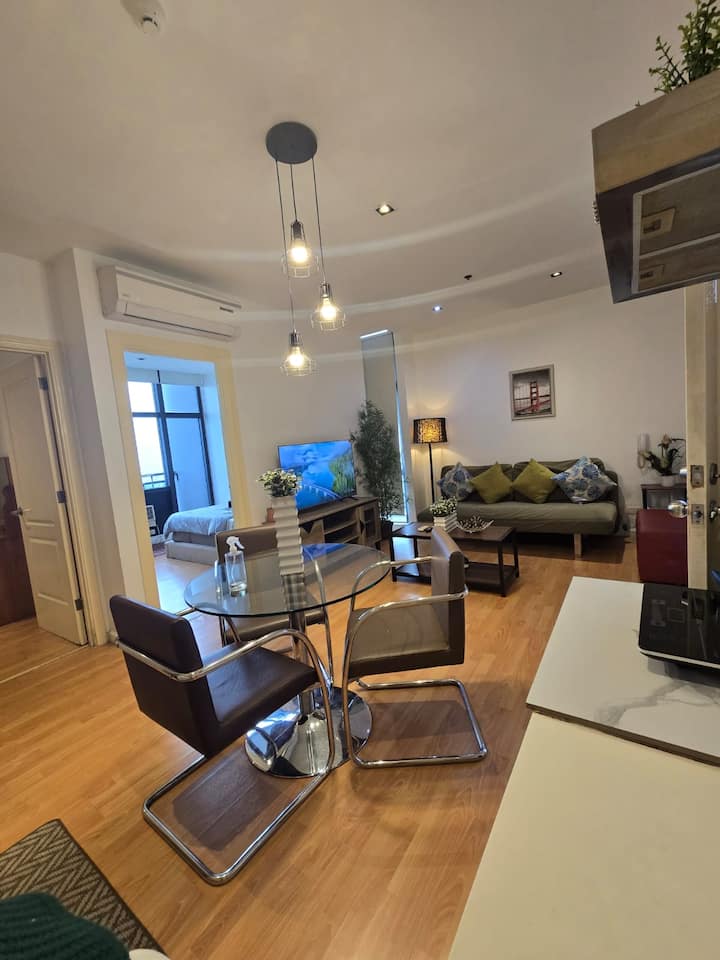 Experience Our New Two Br Upper Zone + Free Wifi - Makati