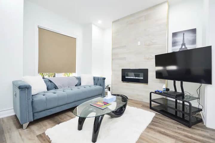 Newly Renovated Stylish 3-bedroom Home Downtown! - 