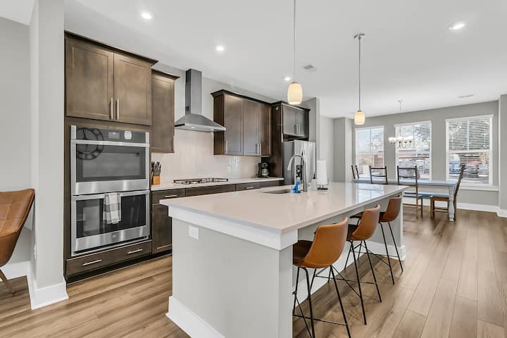 Park Circle Town House | Fitness Center | Pool - Charleston, SC