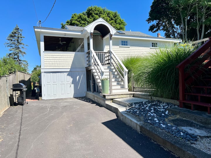 Antique Cottage With Bay Views - Hull, MA