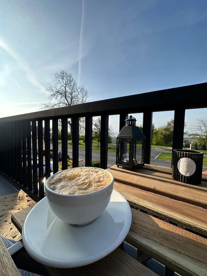Huge Beach House -Seaview Balcony-perfect Location - Southend-on-Sea