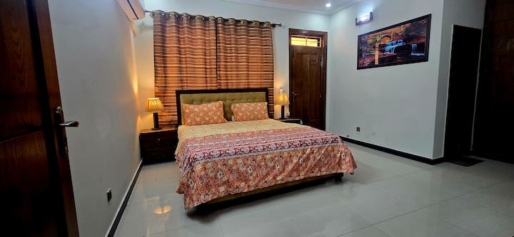 Family 2bhk U Parking Netflix Wi-fi Uhdtv Kitchen - Islamabad
