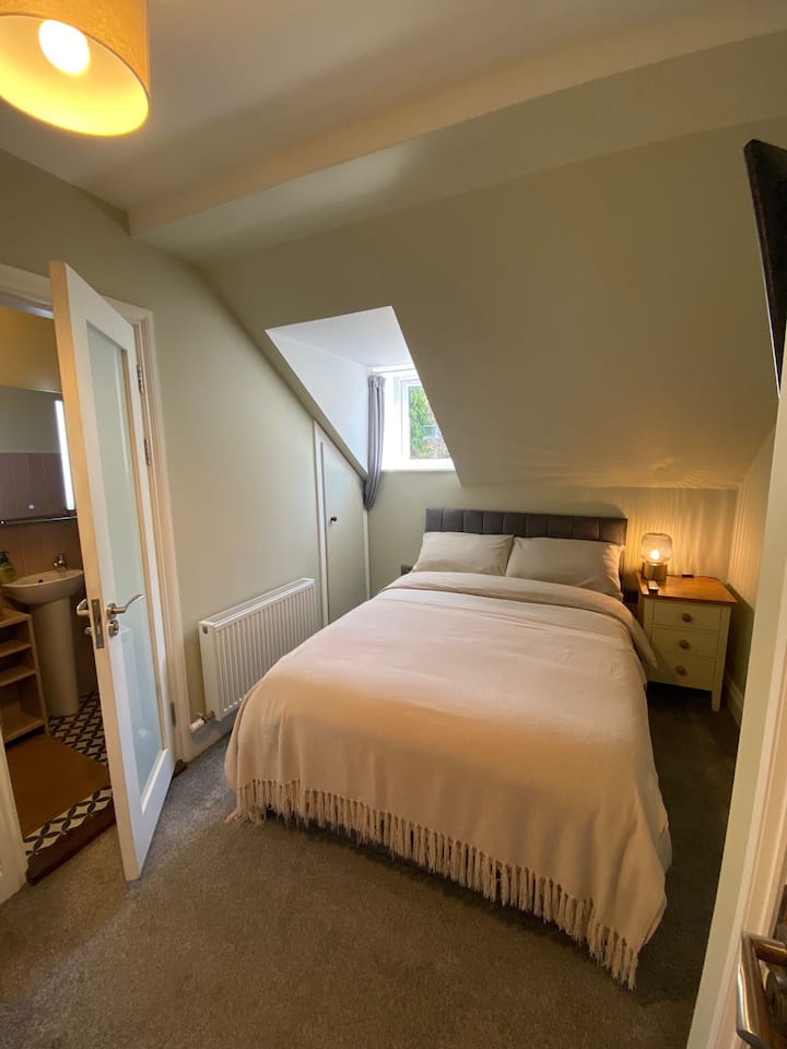 Quiet Double En-suite Room - Cork