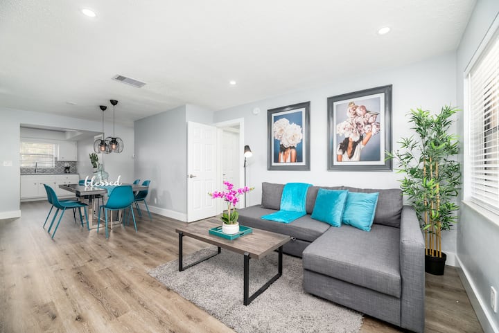 Beachside Bliss: 2br/2ba Oasis With Beach Access - Lauderdale-by-the-Sea, FL