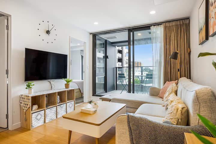 2-bedroom Apartment Located Opposite Up Education - Auckland