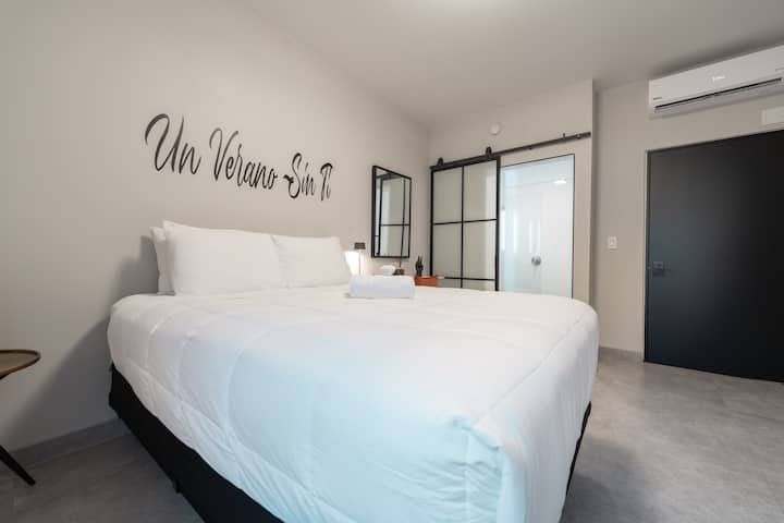 Elegant 1br Suite @ San Juan W/ Parking And Ac - San Juan